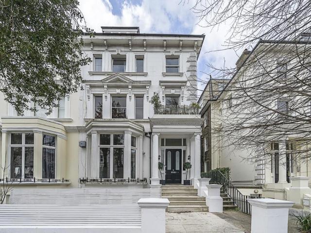 Apartment at Belsize Park Gardens, Greater London