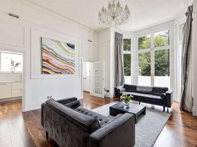 Apartment at Belsize Park Gardens, Greater London