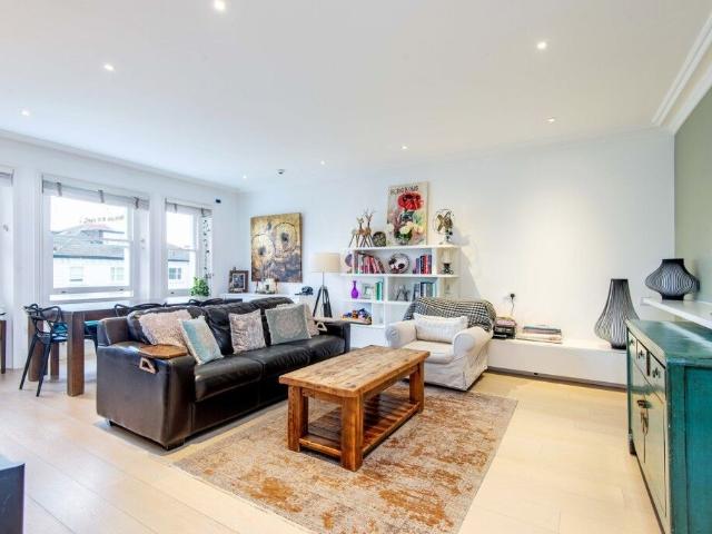 Apartment at Belsize Park, Greater London