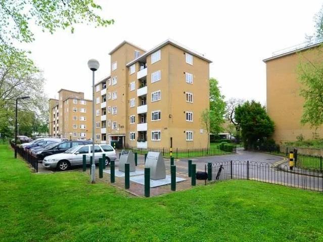 Apartment at Belthorn Crescent, Greater London