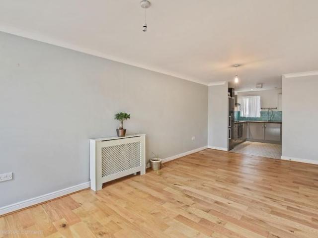 Apartment at Ben Jonson Road, Greater London