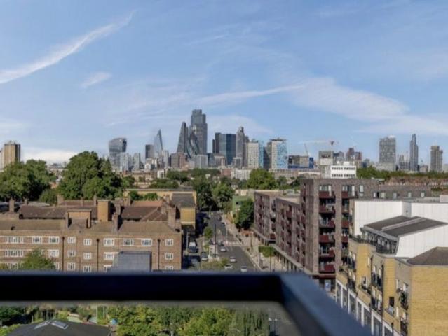 Apartment at Ben Jonson Road, Greater London