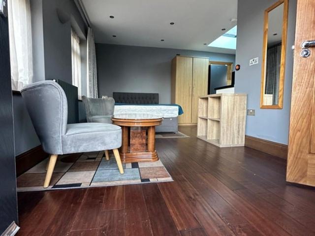Apartment at Bengeworth Road, Greater London
