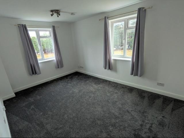 Apartment at Benhill Wood Road, Greater London