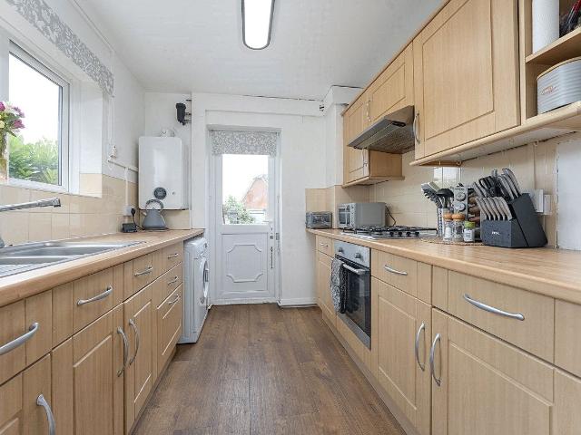 Apartment at Benhill Wood Road, Greater London
