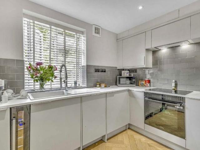 Apartment at Benhurst Court, Greater London