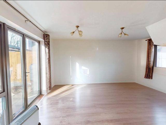 Apartment at Benning Drive, Greater London