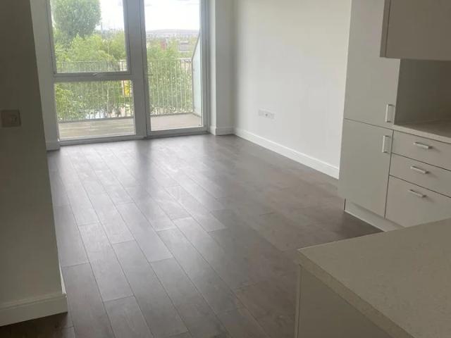 Apartment at Beresford Avenue, Greater London