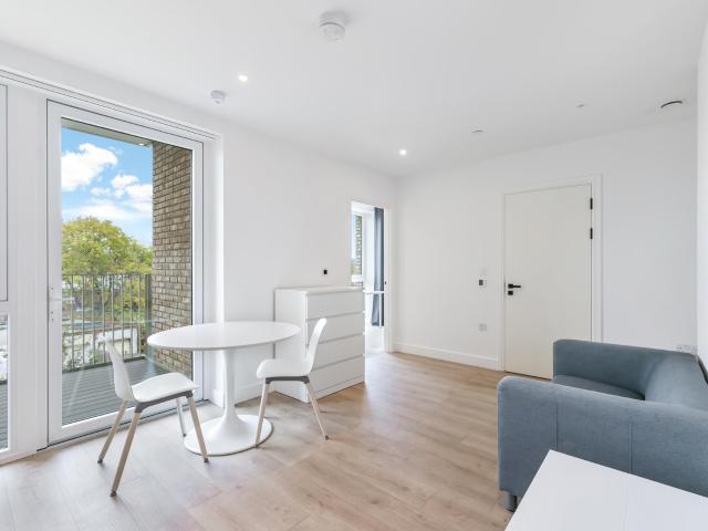 Apartment at Beresford Avenue, Greater London