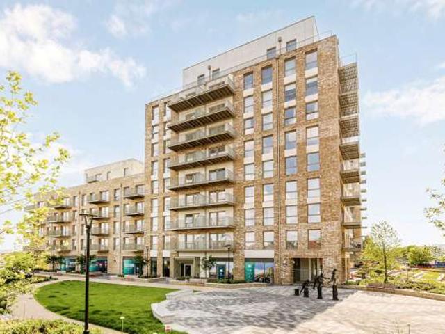 Apartment at Beresford Avenue, Greater London