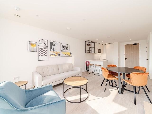 Apartment at Beresford Avenue, Greater London