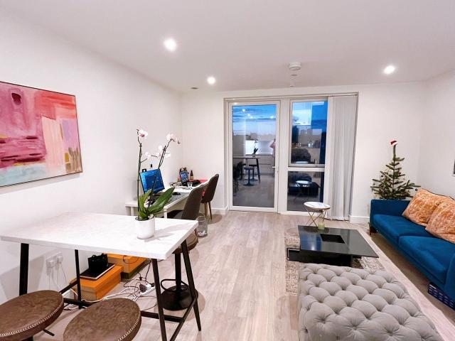 Apartment at Beresford Avenue, Greater London