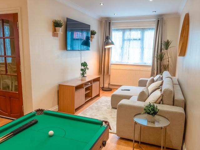 Apartment at Berkhamsted Avenue, Greater London