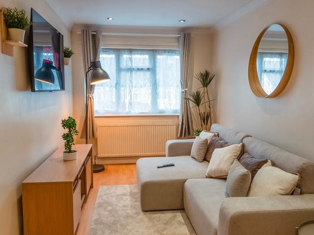 Apartment at Berkhamsted Avenue, Greater London
