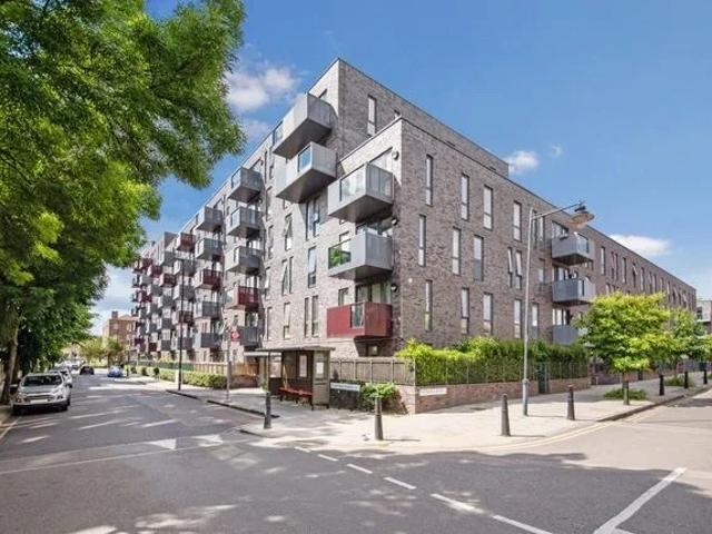 Apartment at Bermuda Way, Greater London