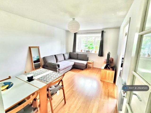 Apartment at Bernard Ashley Drive, Greater London