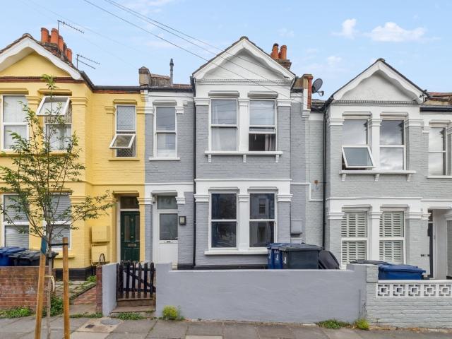 Apartment at Berrymead Gardens, Greater London