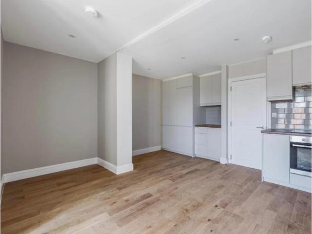 Apartment at Berrymead Gardens, Greater London