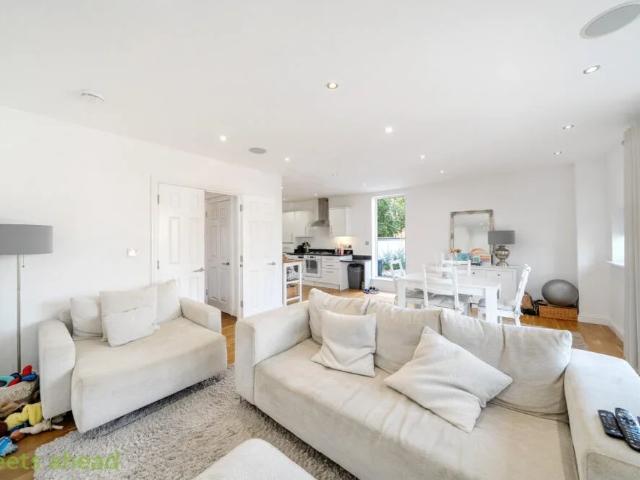 Apartment at Biddulph Road, Greater London