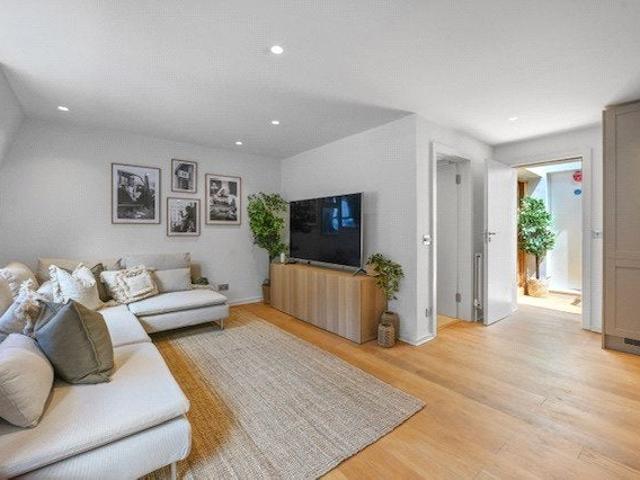 Apartment at Bingham Place, City of Westminster