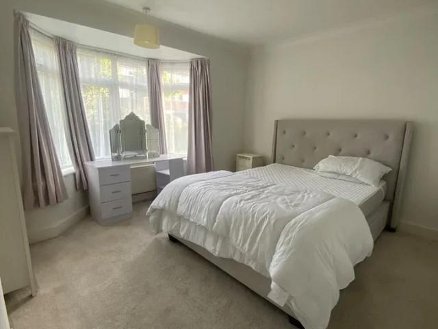 Apartment at Birchwood Avenue, Greater London