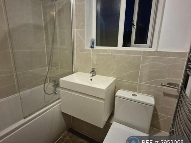 Apartment at Birchwood Close, Greater London