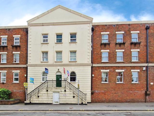 Apartment at Birchett Road, Rushmoor