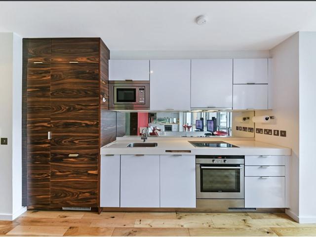 Apartment at Biscayne Avenue, Greater London