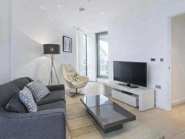 Apartment at Biscayne Avenue, Greater London