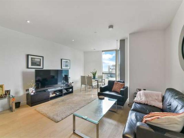 Apartment at Biscayne Avenue, Greater London