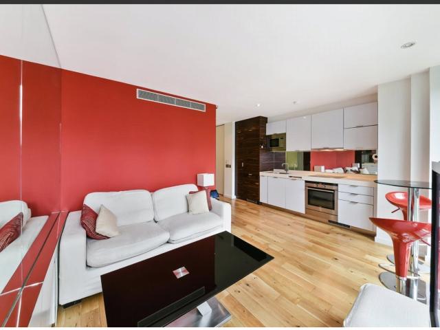 Apartment at Biscayne Avenue, Greater London
