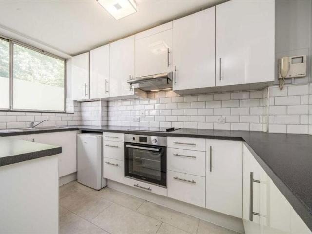 Apartment at Bishop's Bridge Road, City of Westminster