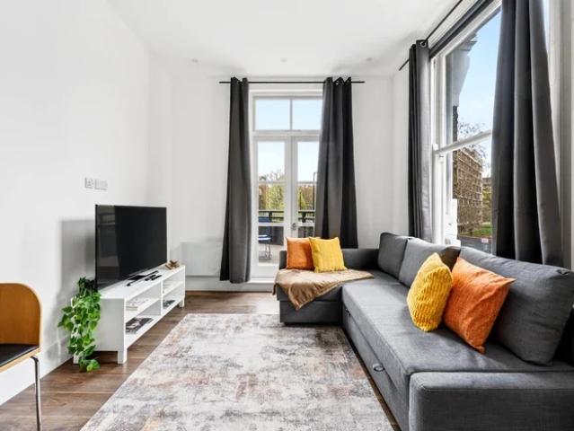 Apartment at Bishop's Bridge Road, City of Westminster