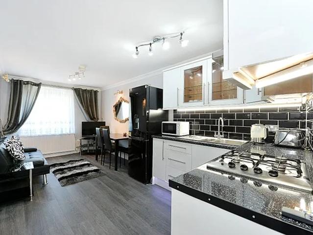 Apartment at Bishops Bridge Road, City of Westminster