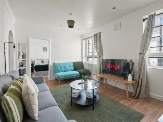 Apartment at Bishop's Bridge Road, City of Westminster