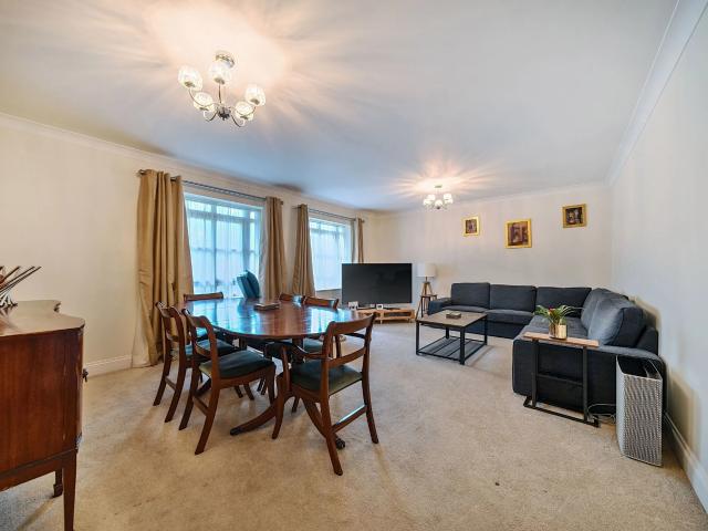 Apartment at Bishop's Bridge Road, City of Westminster