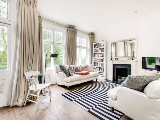 Apartment at Bishop's Park Road, Greater London