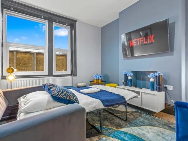 Apartment at Bishop's Park Road, Greater London
