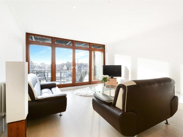 Apartment at Blue Anchor Yard, Greater London