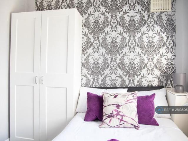 Room at Blundell Road, Luton