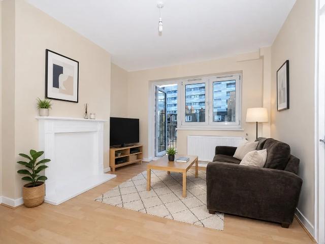 Apartment at Blackwall Lane, Greater London