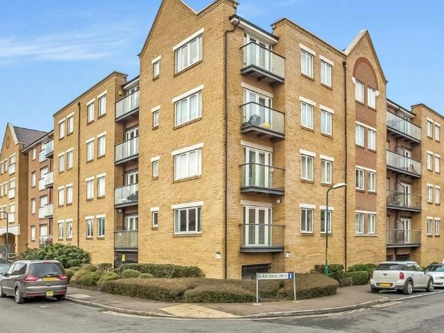 Apartment at Black Eagle Drive, Dartford