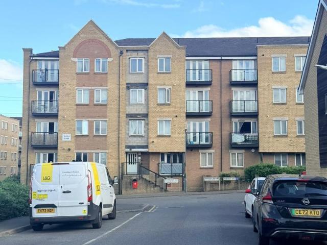 Apartment at Black Eagle Drive, Dartford
