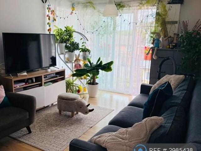 Apartment at Blackburn Way, Greater London