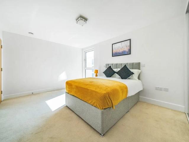 Apartment at Black's Road, Greater London