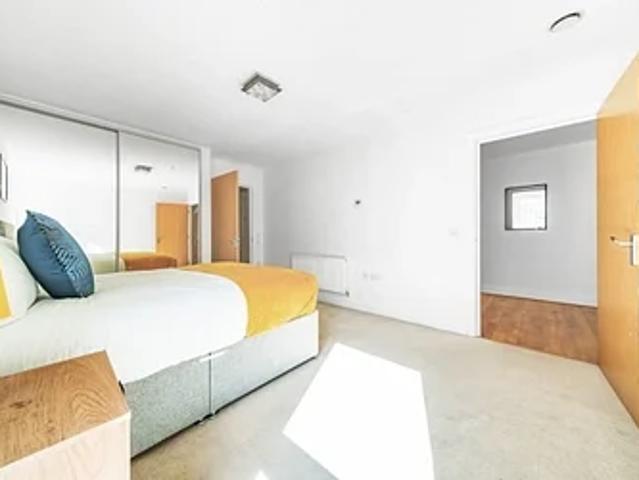 Apartment at Black's Road, Greater London
