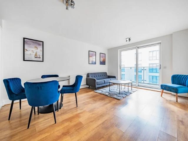 Apartment at Black's Road, Greater London
