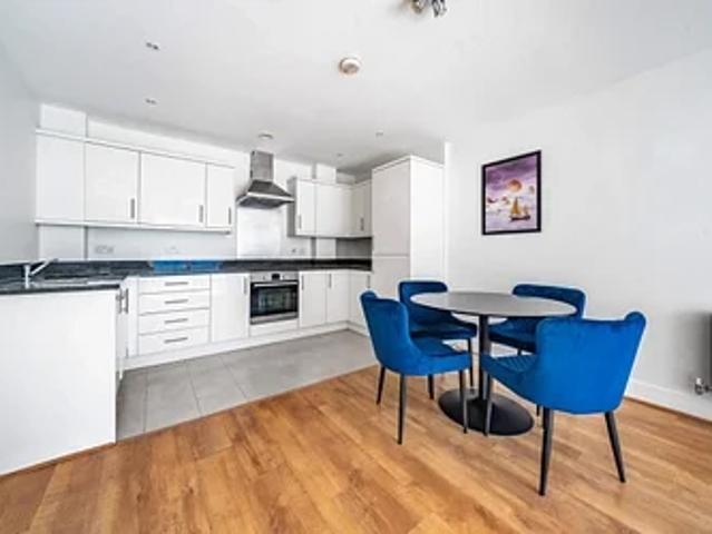 Apartment at Black's Road, Greater London