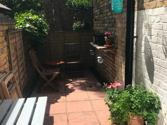 Apartment at Blake Gardens, Greater London