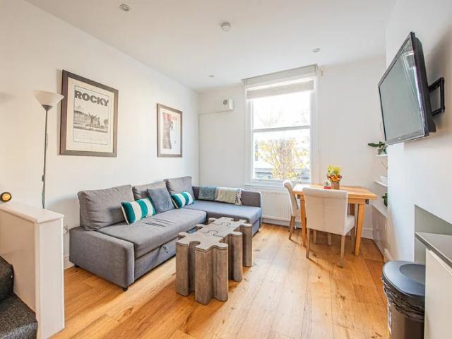 Apartment at Blenheim Crescent, Greater London